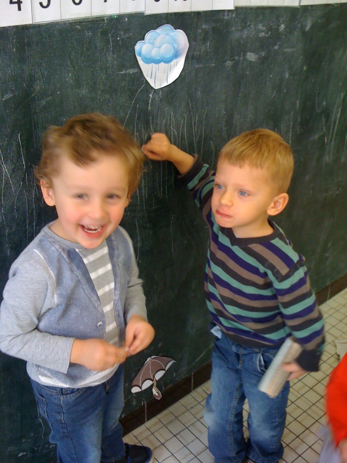 Ma classe maternelle: Les PS découvrent le graphisme: les traits verticaux